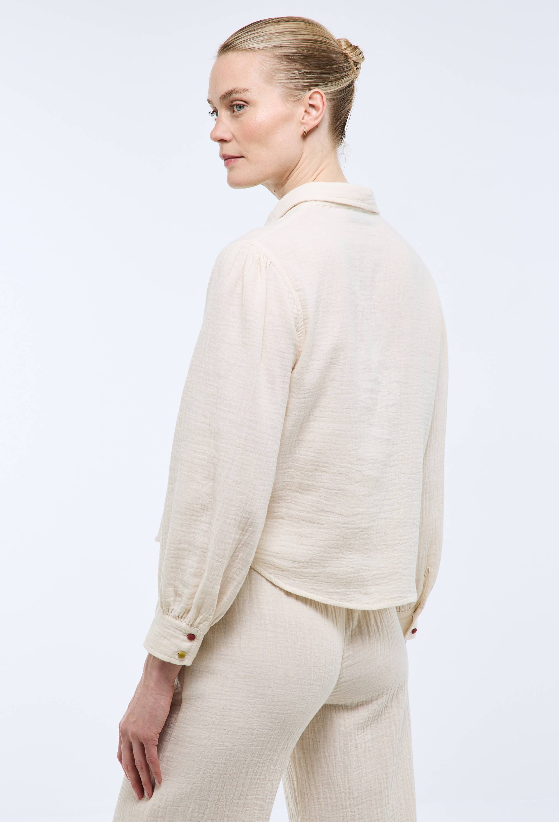 Chemise unie à boutons colorés en gaze de coton bio GOTS