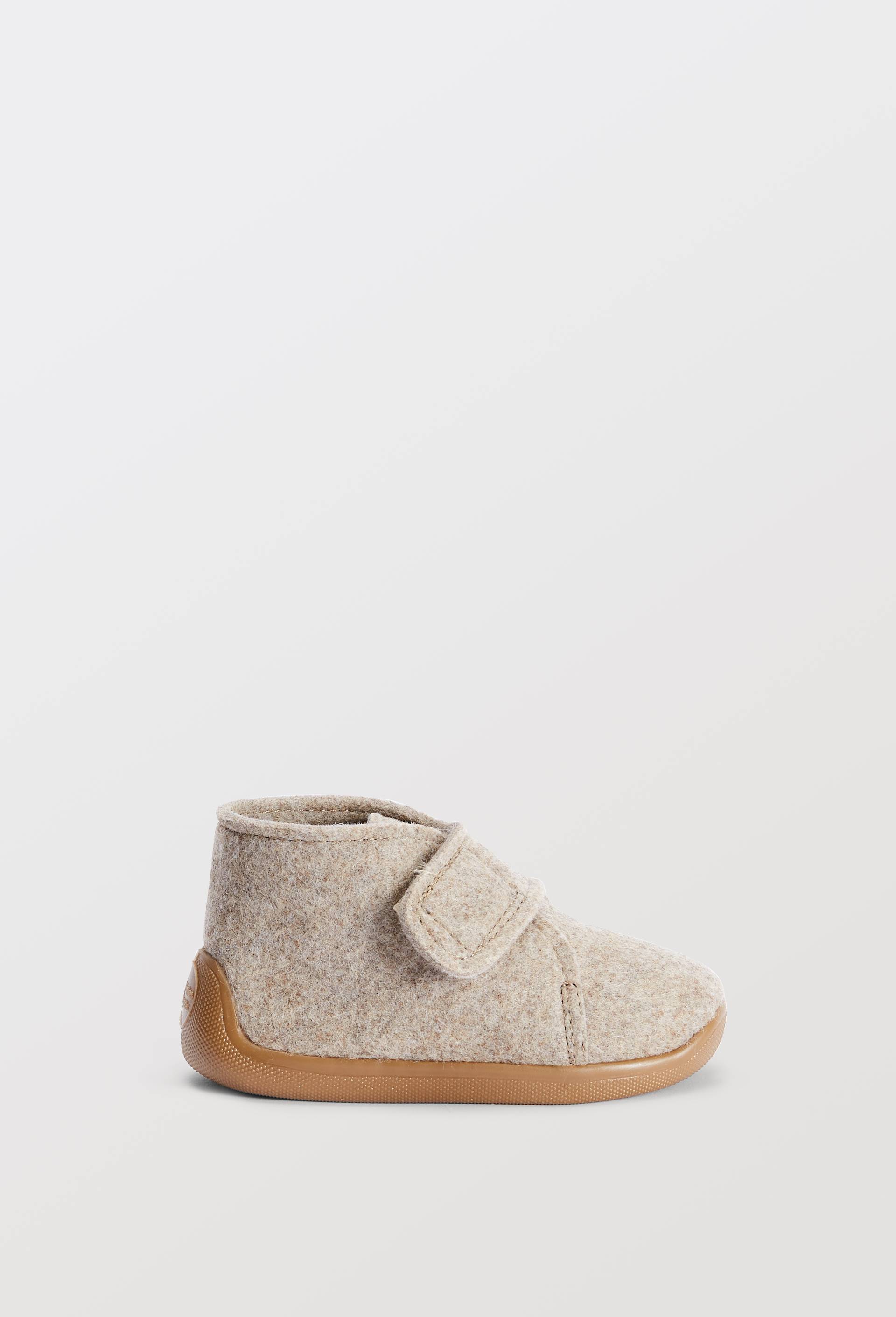 Chaussons bébé en feutrine BEIGE FONCE pour bébé BOUT'CHOU